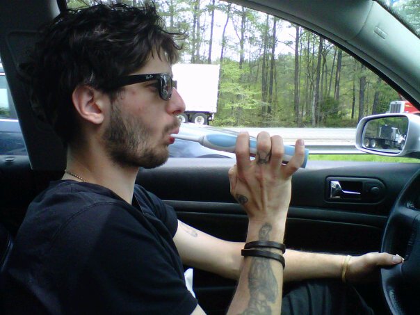 9 Weird Things People Do When Driving « WeirdlyOdd.com
